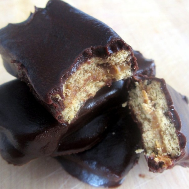 Chocolate Biscoff Graham Candy Bars - Ambitious Kitchen